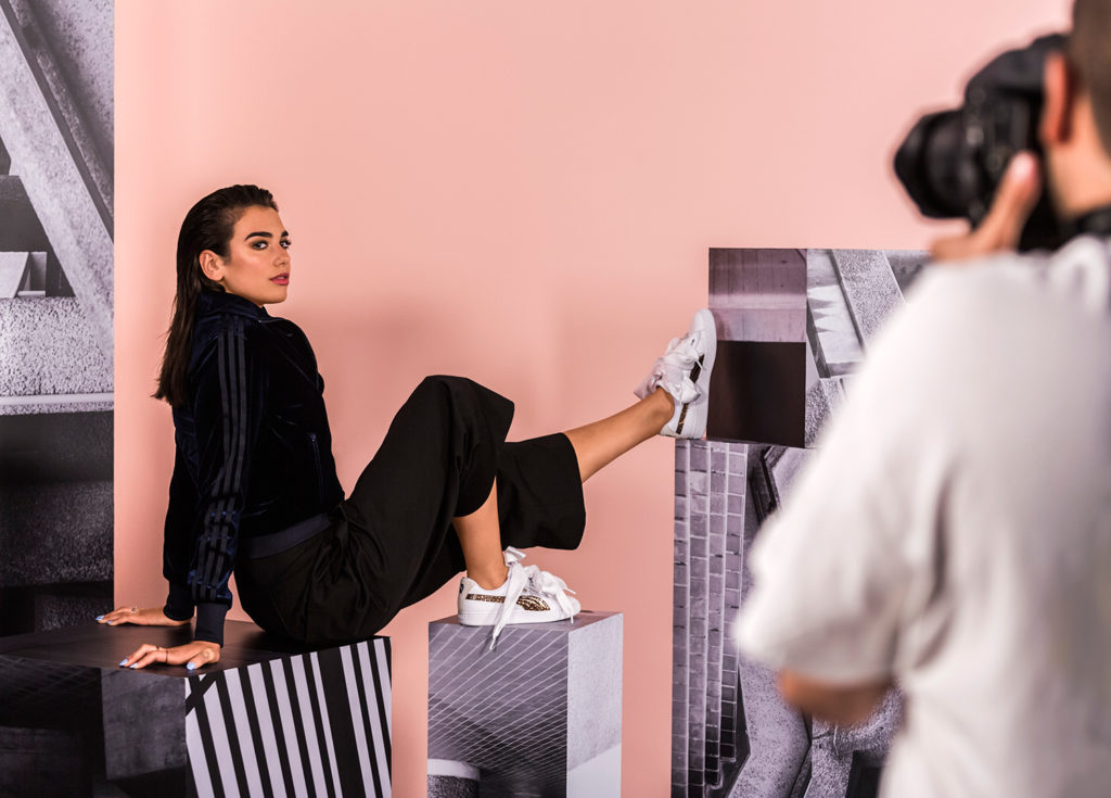 Dua Lipa, embajadora de Foot Locker, ya sabe qué zapatillas vas a querer