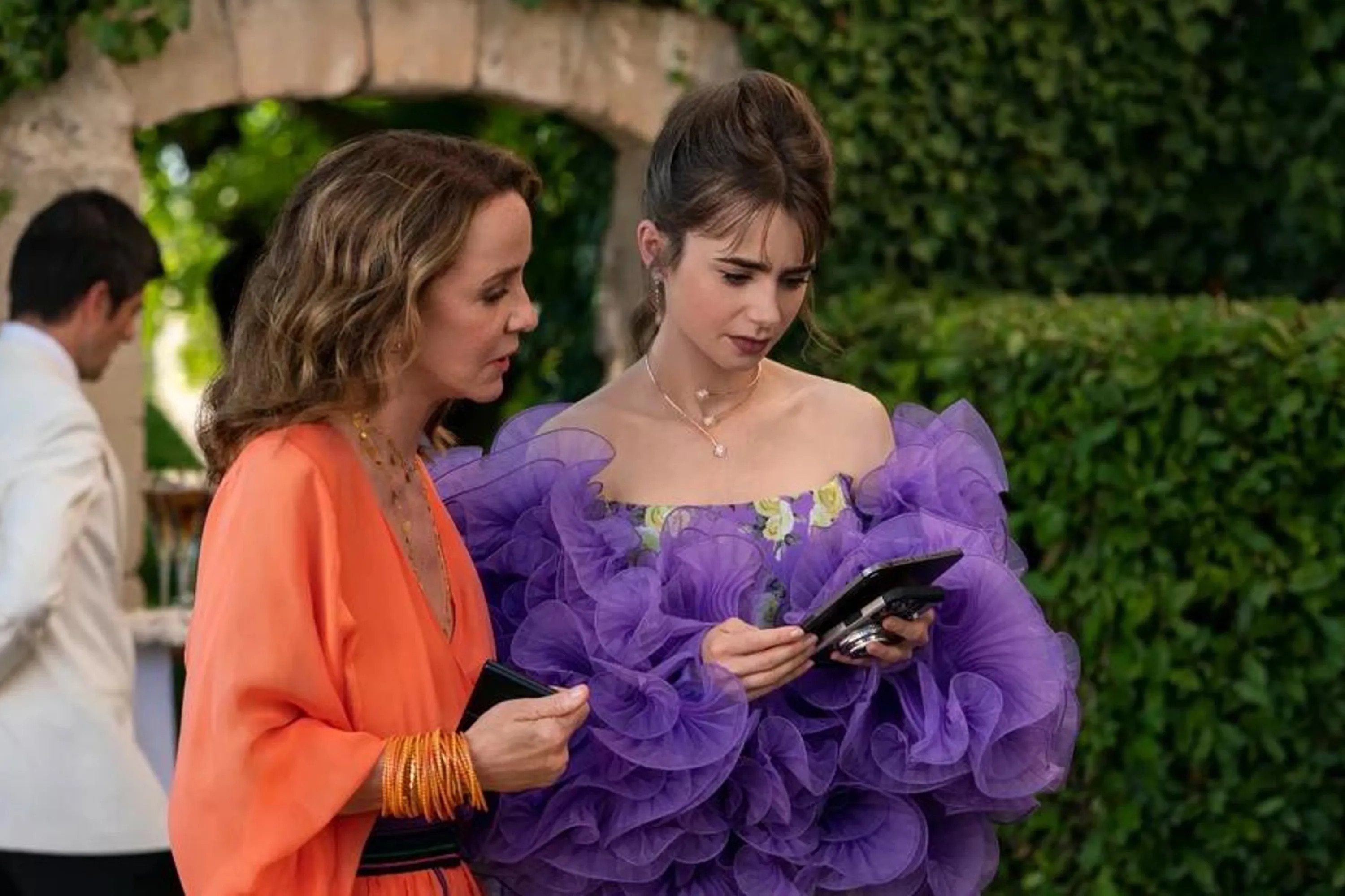 Los looks favoritos de la temporada 3 de 'Emily en París' | Grazia