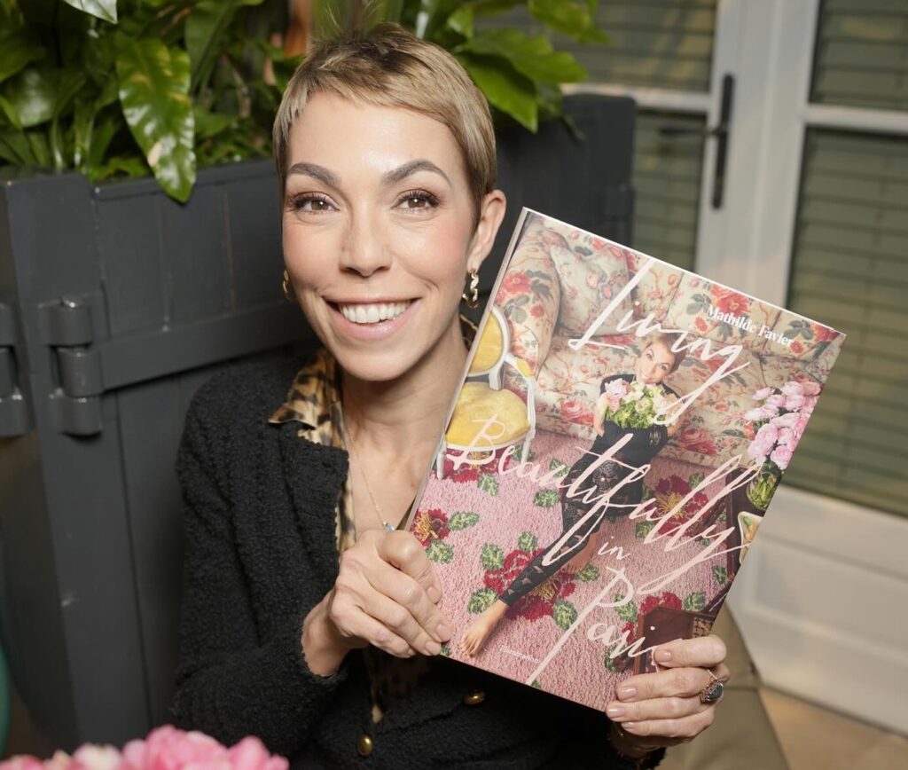 Dior presenta en Madrid 'Living Beautifully in Paris', el libro de ...