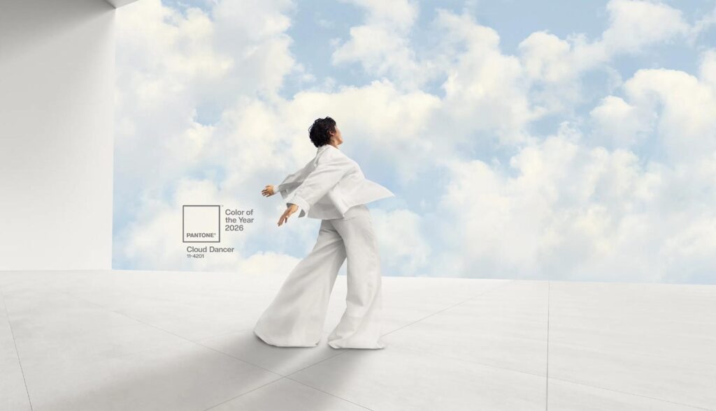 Pantone anuncia el Cloud Dancer como el color del 2026