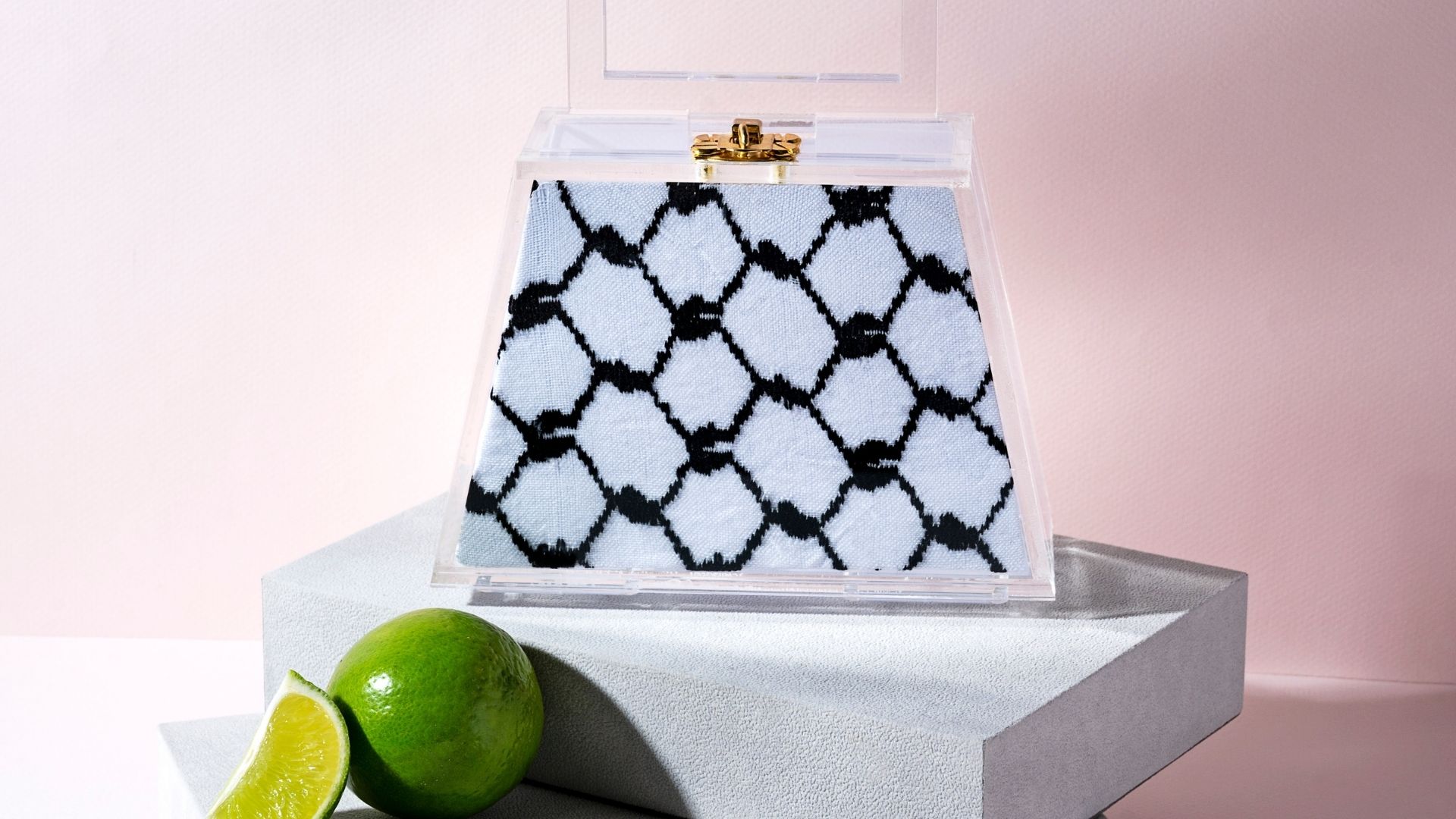 7 Arabic Calligraphy Gifts To Buy Your Friends As A Gift This Year