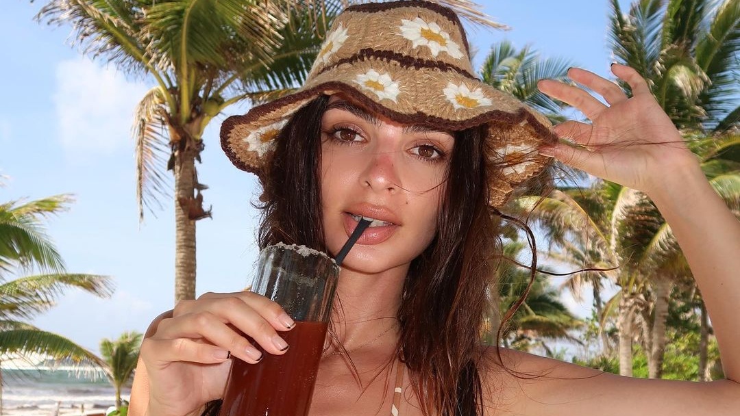 Gemini Emily Ratajkowski Celebrated Her Birthday On A Girls Trip To ...