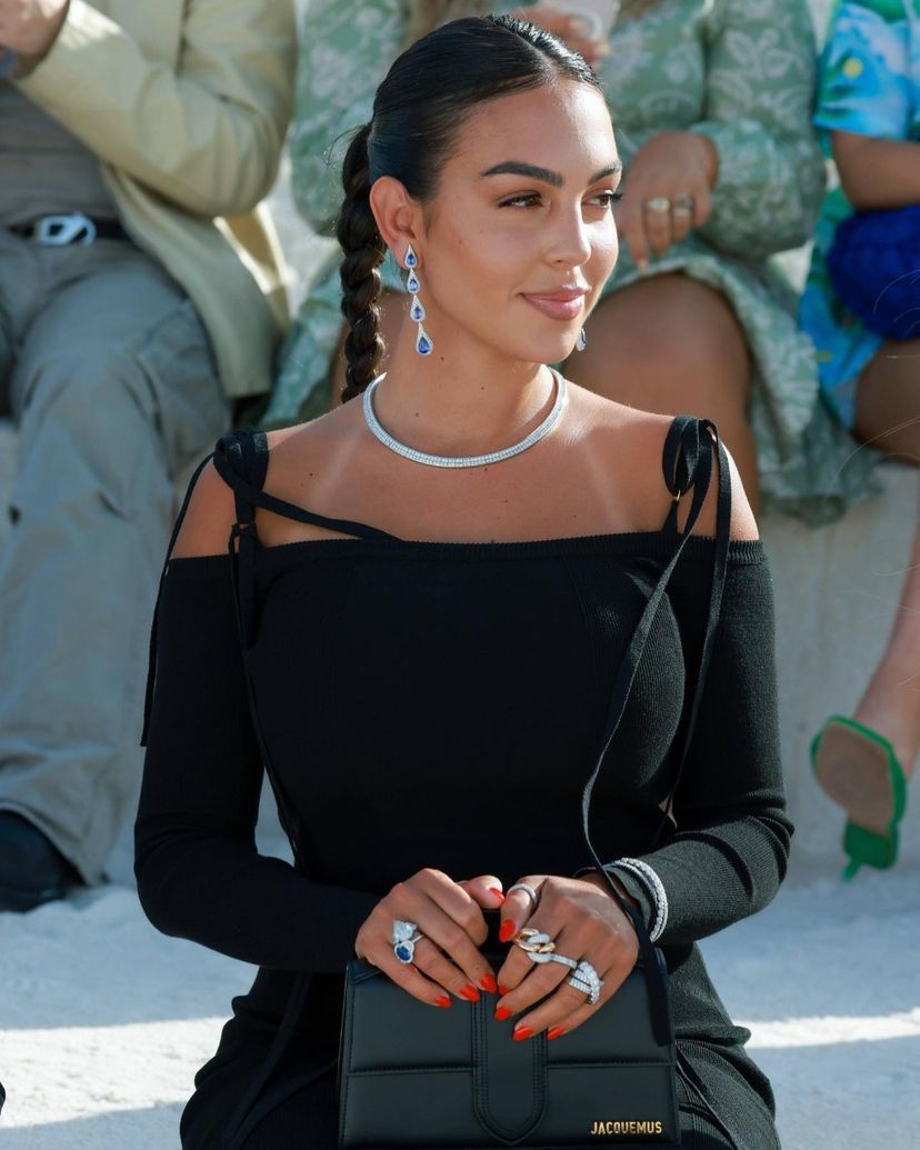 Georgina Rodríguez Attends The Jacquemus La Papier Show
