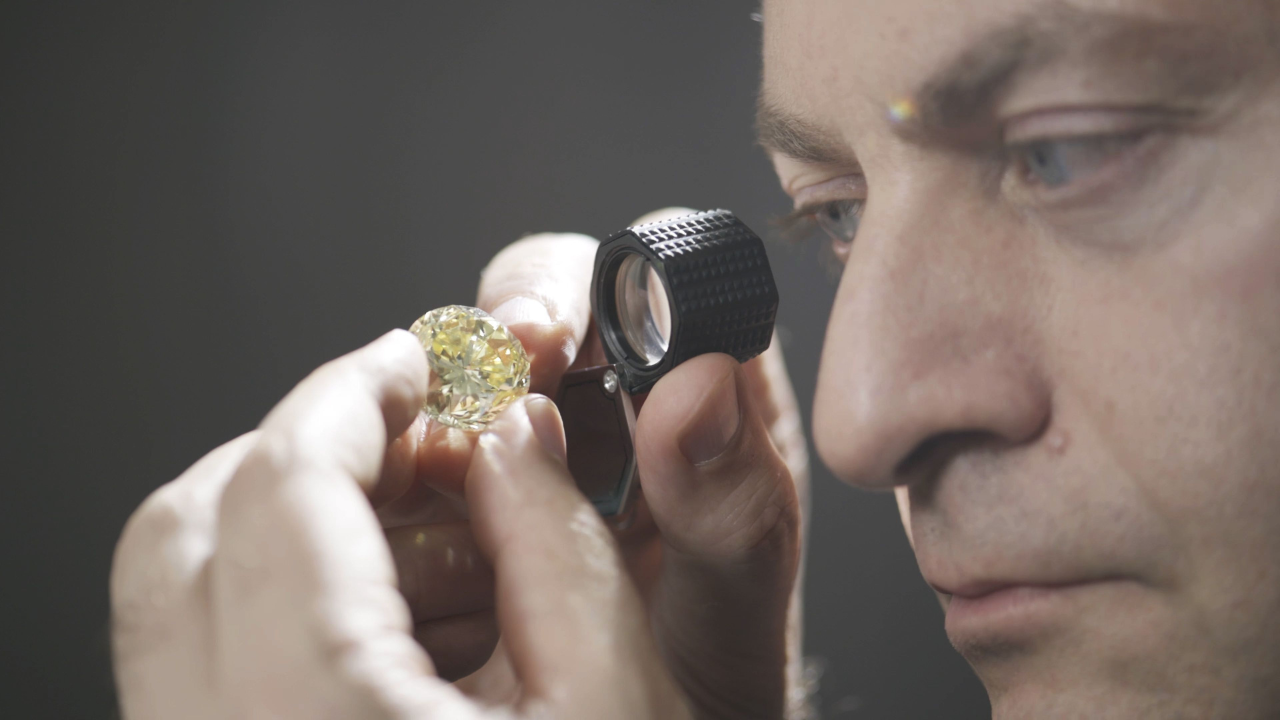 How To Select Your Next Diamond Ring, According To A Jewellery Expert