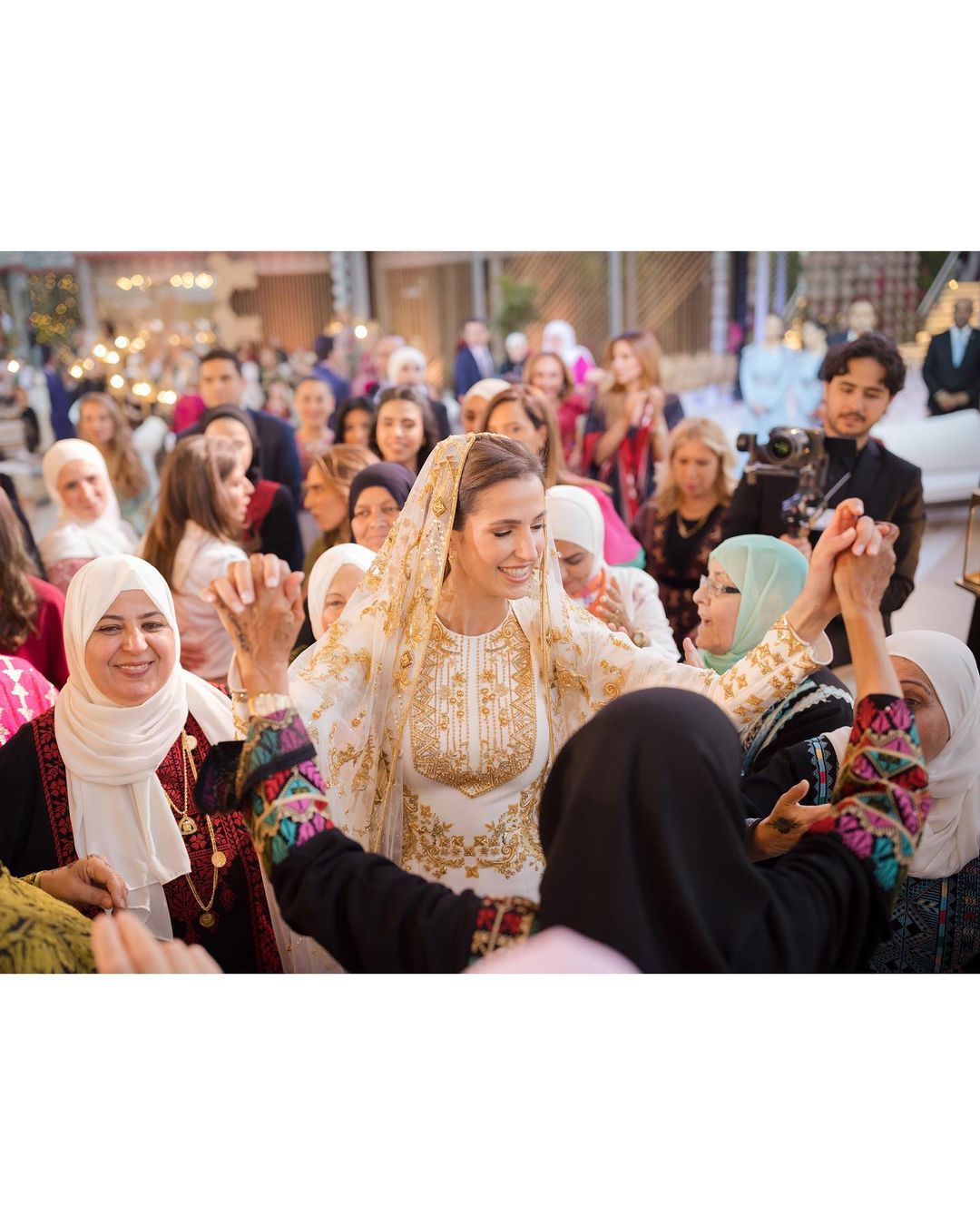 Every Photo From Rajwa AlSaif Henna Hosted By Queen Rania