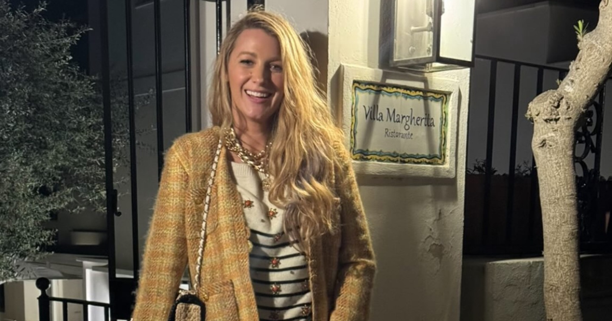 Blake Lively Wears A Very Un-Euro Summer Outfit While In Capri