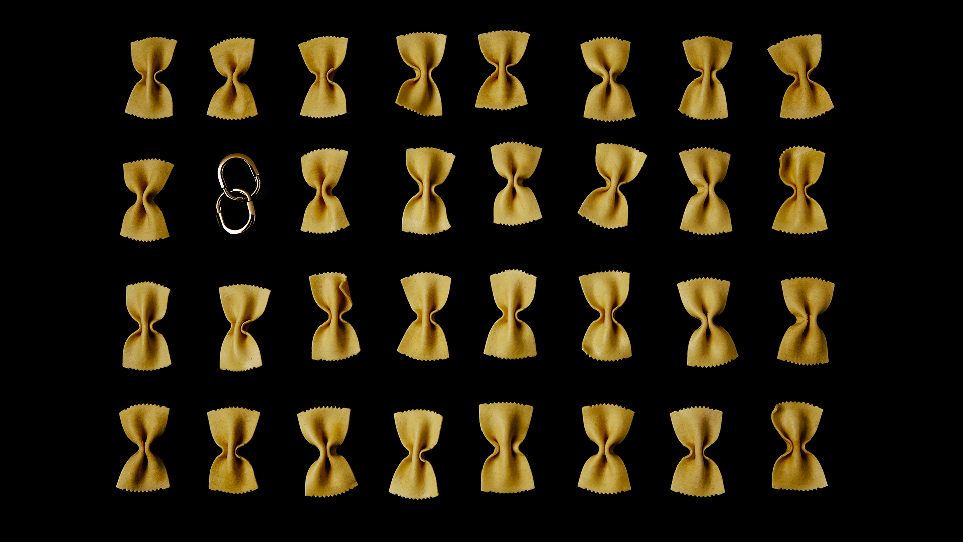Golden Curves - Jewellery Photoshoot