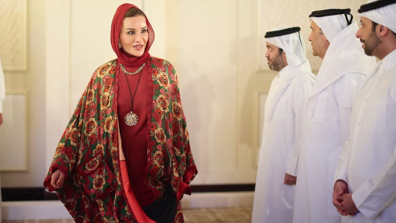 Sheikha Moza Wears A Vintage Panthère De Cartier Pendant