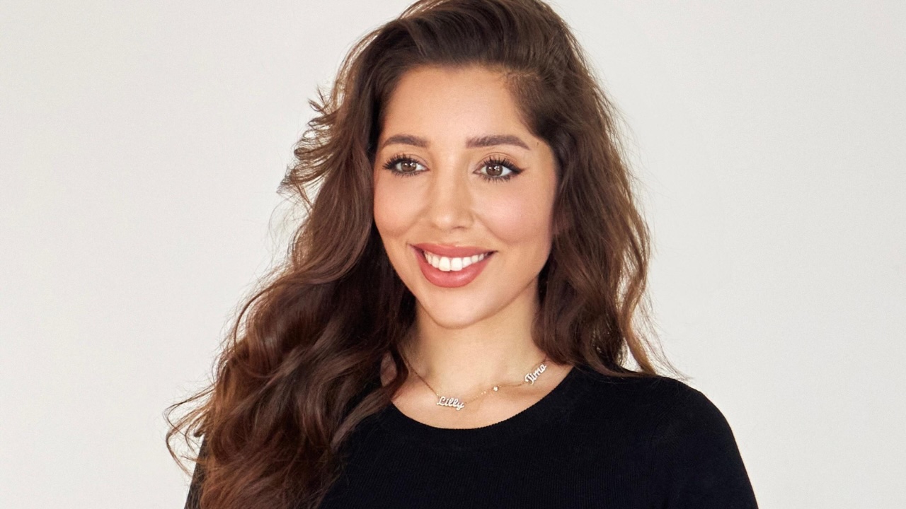 Chloe Widera: From Makeup Artist To Gifting Guru