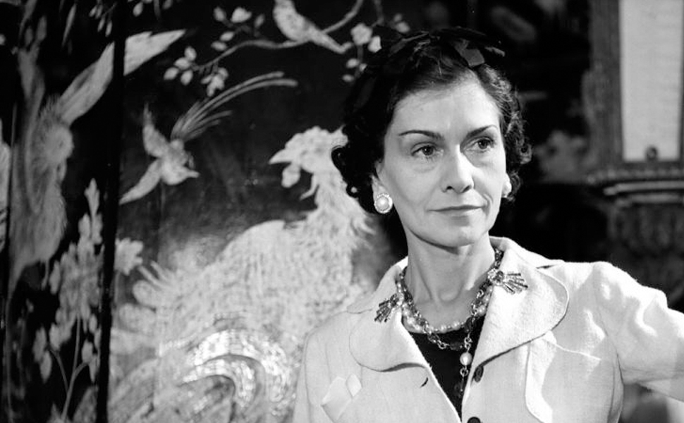 “THE WOMAN WHO READS” LA NUEVA EXPOSICIÓN DE CHANEL EN VENECIA | Grazia ...