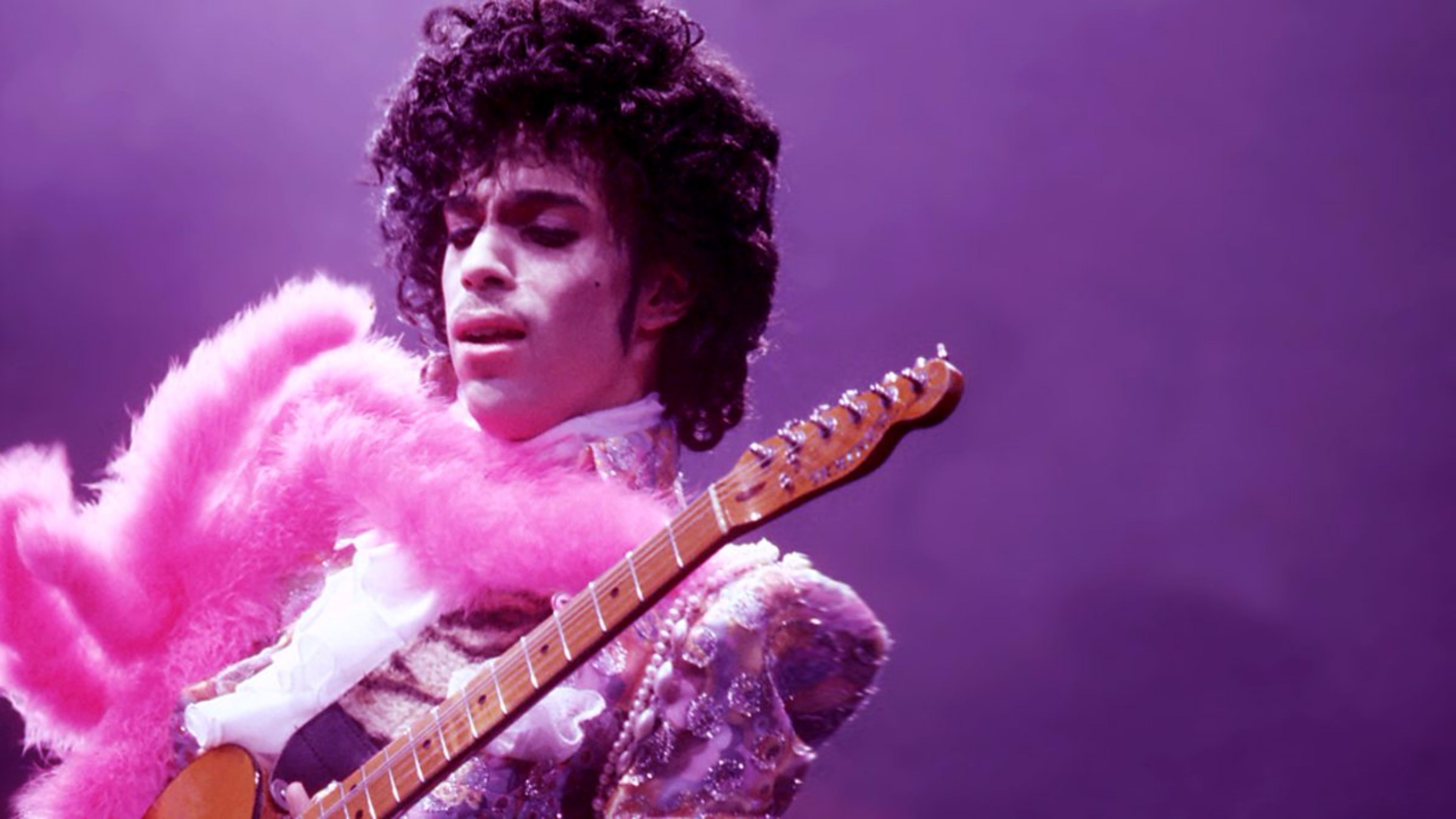 PANTONE LANZÓ EL MORADO DE PRINCE | Grazia México y Latinoamérica