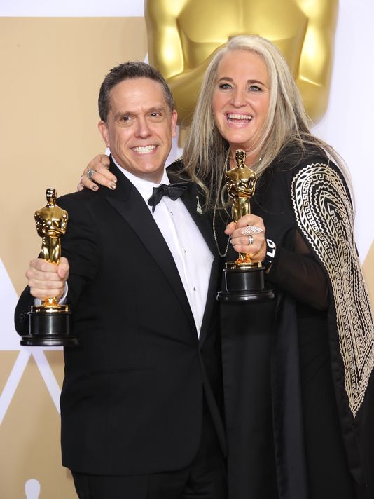 La productora del filme animado, Coco, usó una capa de Carla Fernández ...