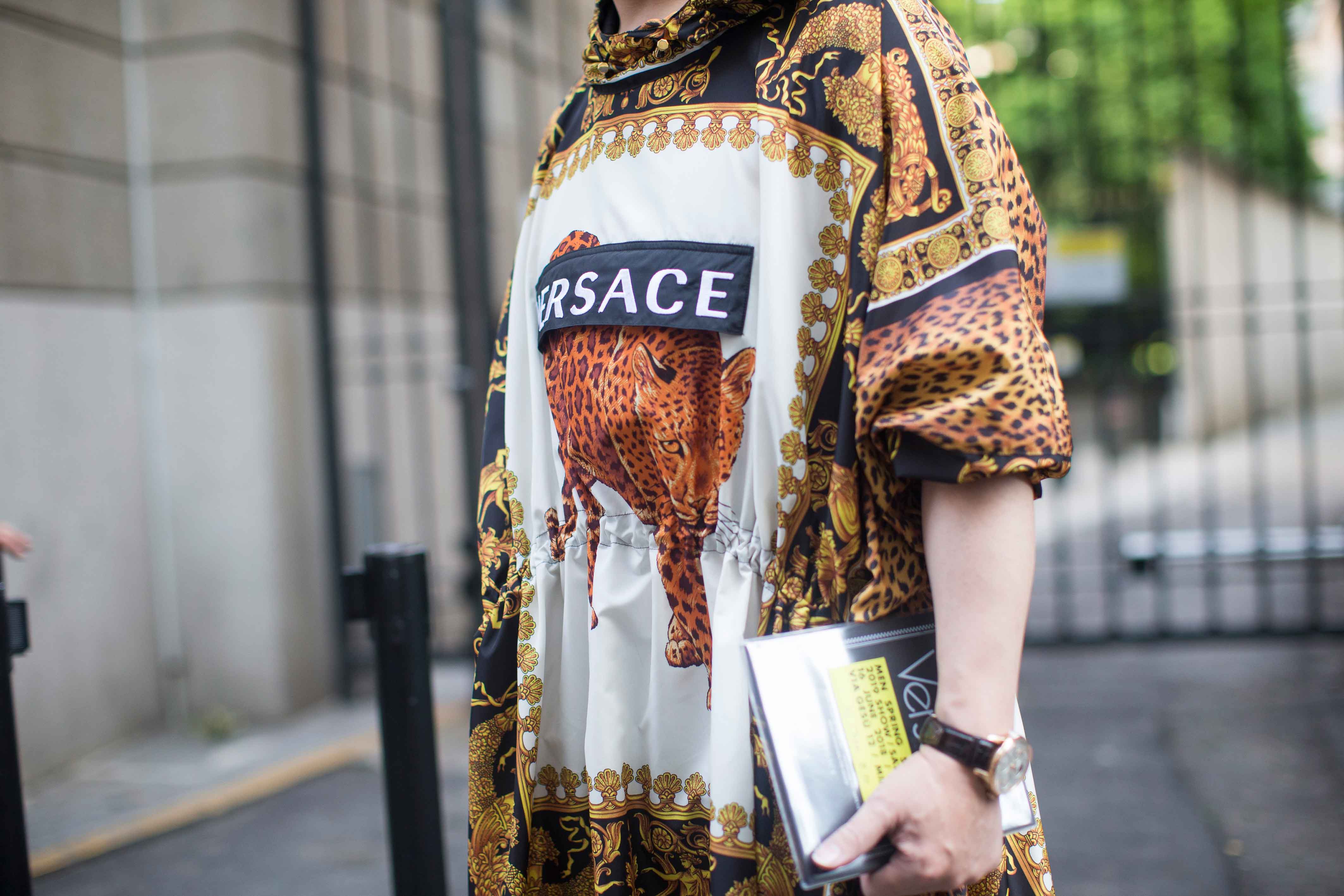 Tapestry va de compras y adquiere Versace, Jimmy Choo y Michael Kors ...