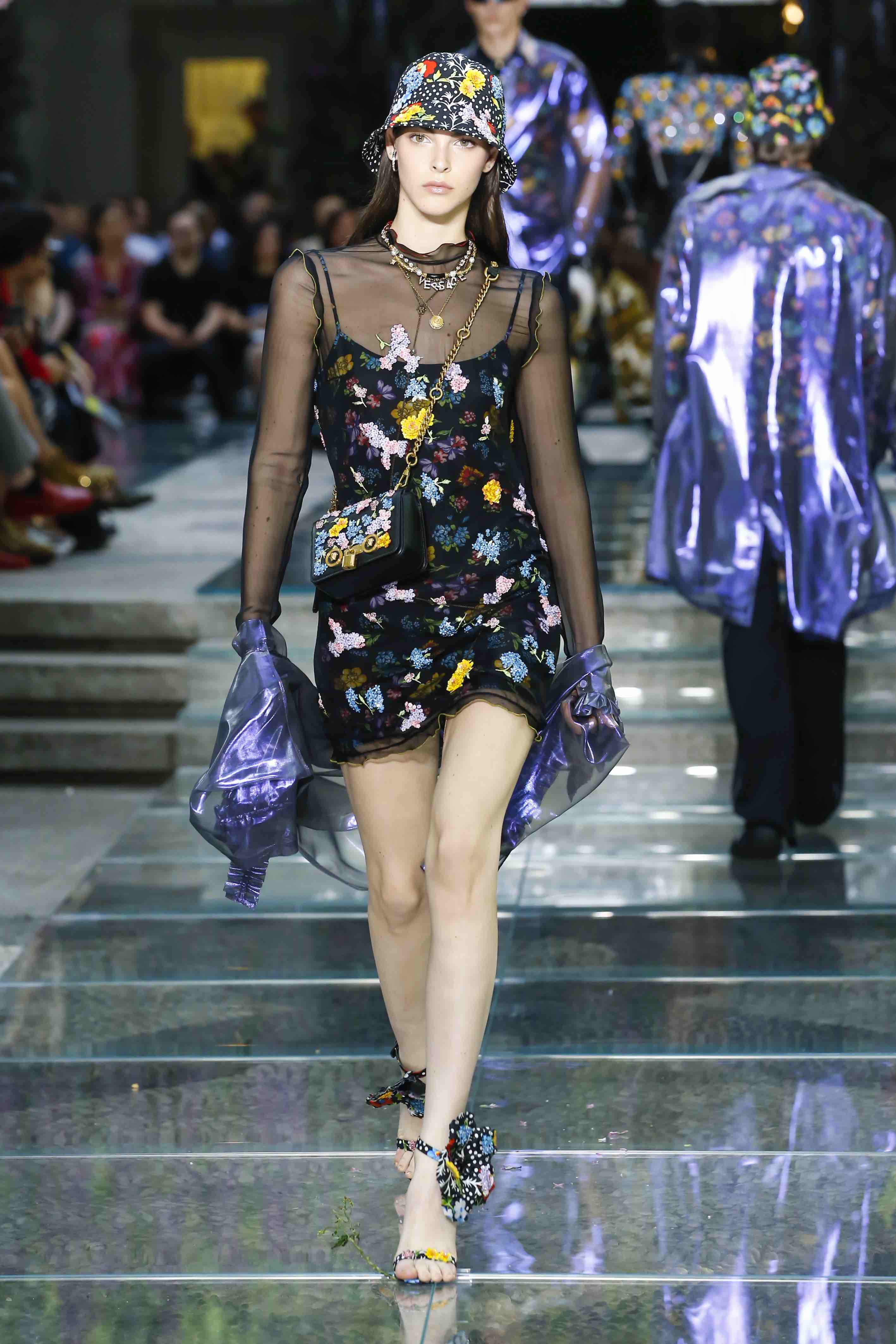 Donatella Versace te enseña a pronunciar Versace con su colección de ...