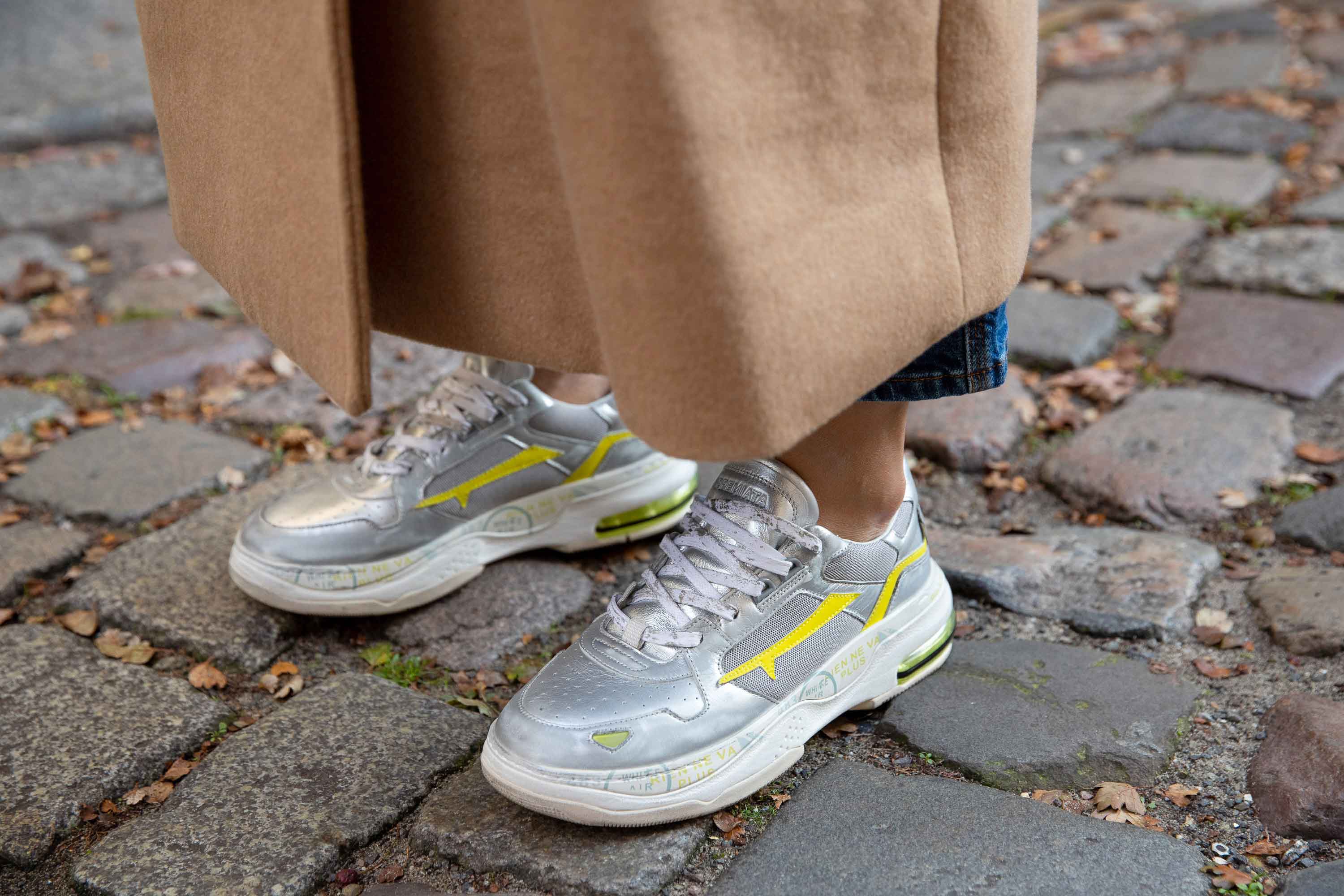 Necesitas unos tenis plateados para otoño-invierno y aquí te decimos ...