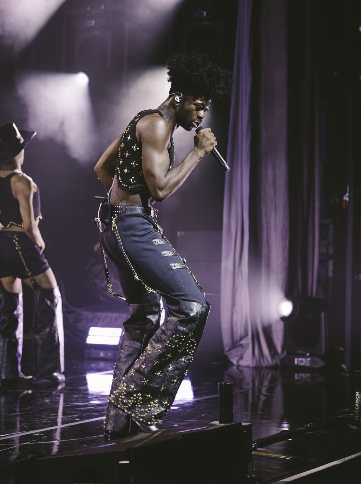 Coach se convierte en el stylist de Lil Nas X