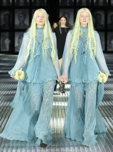 Gucci subió a la pasarela en Milán a 68 pares de gemelos idénticos ...