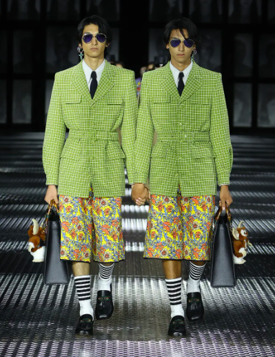 Gucci subió a la pasarela en Milán a 68 pares de gemelos idénticos ...