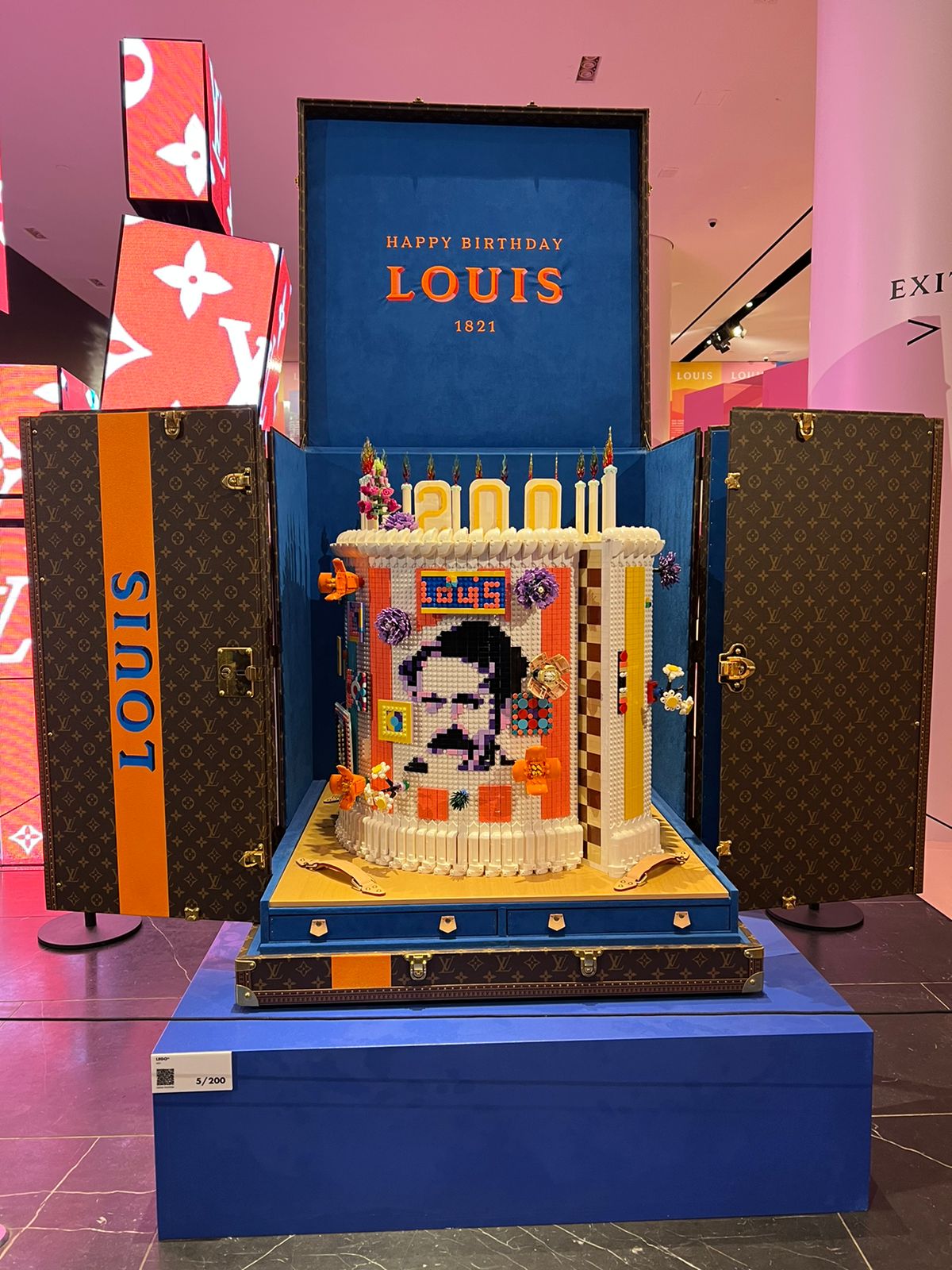 Louis Vuitton inaugura exposición de 200 baúles en Nueva York