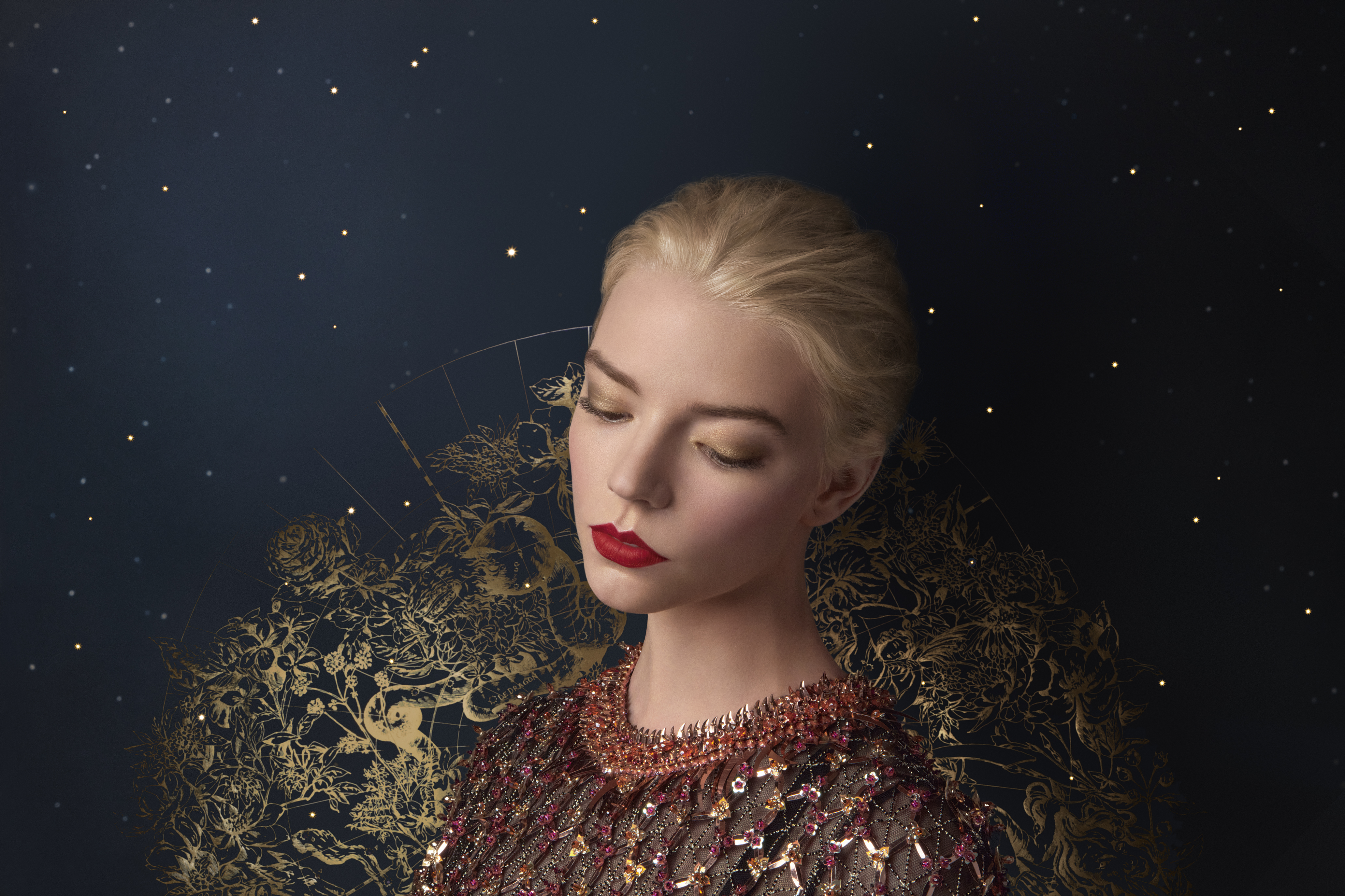 Anya Taylor-Joy espectacular en la campaña Holiday de Dior