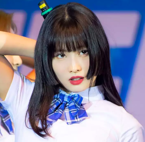 Aitana, Mila Kunis, Minji y las demás celebridades que usan el corte de ...