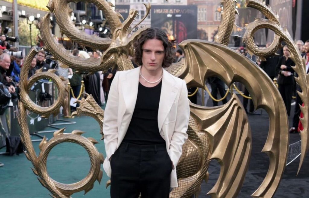 Harry Collet, el actor que está causando sensación en House of the ...