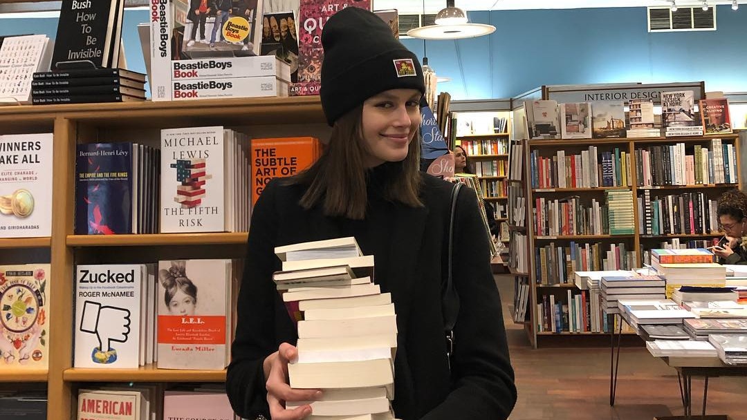 This Weekend, We're Reading Books From Kaia Gerber's Bookshelf - Grazia USA