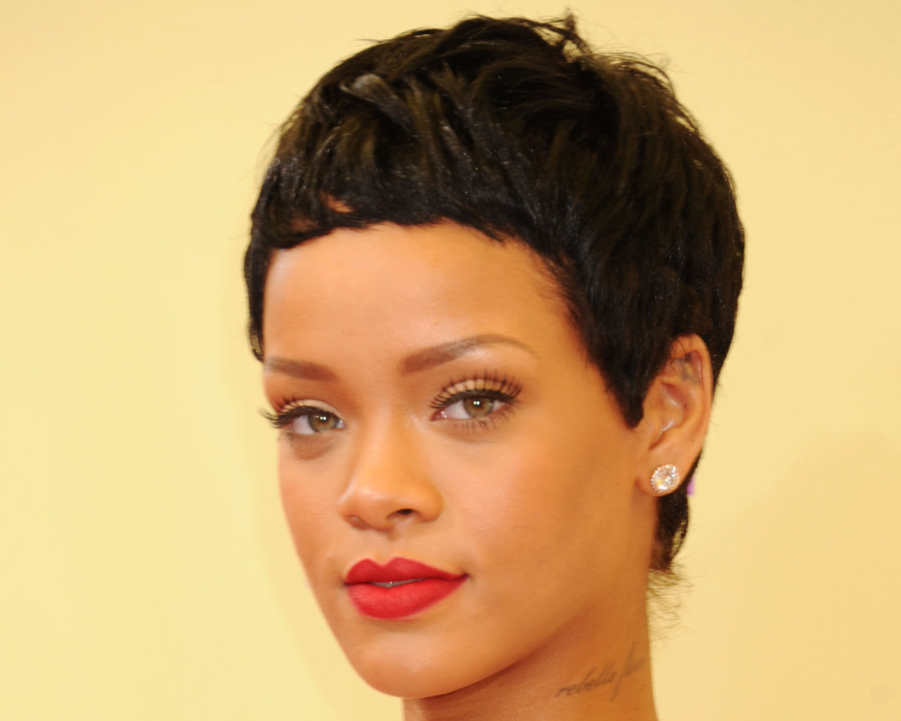 Rihanna's Pixie Cut Has Reemerged Just In Time For Spring: Pics - Grazia