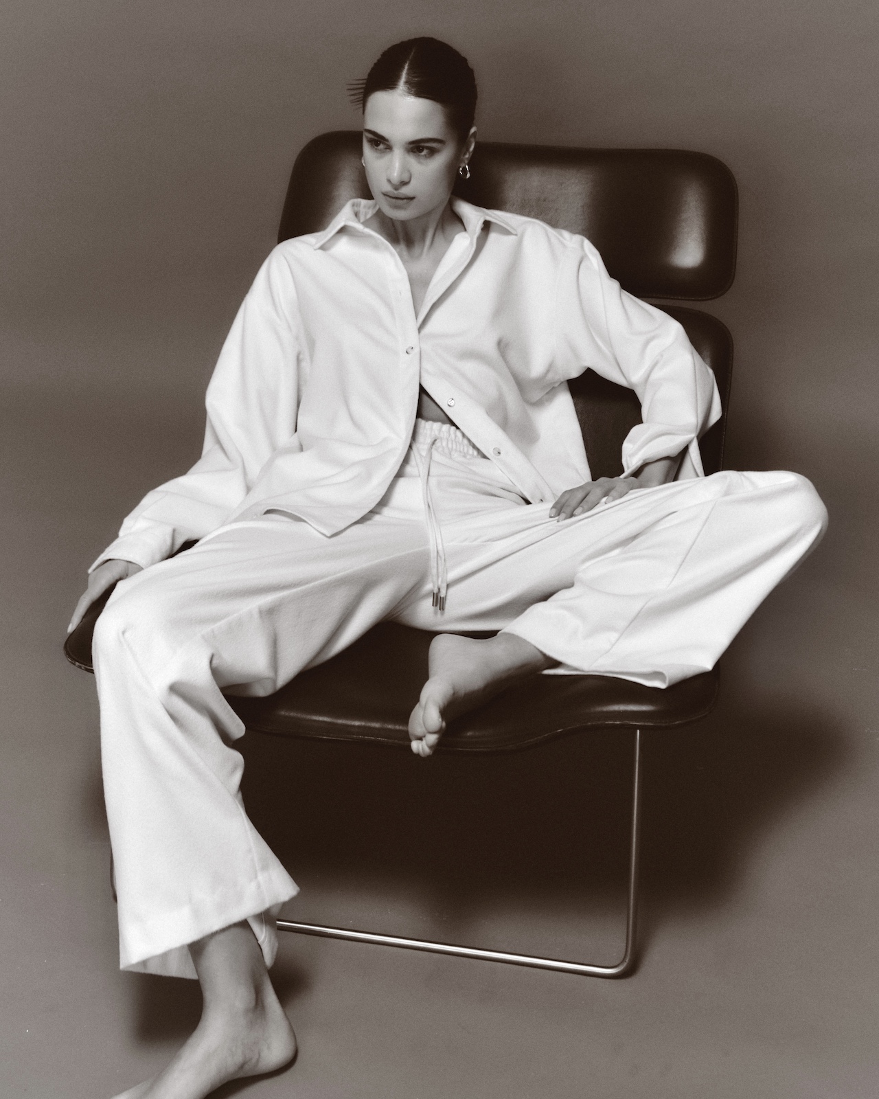 Elevating Style: Antheia's Classic Outfits Embody Feminine Elegance