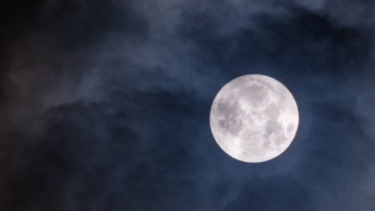 Full Moon Alert: 5 Things to Do (and 3 Not to Do) - Grazia USA