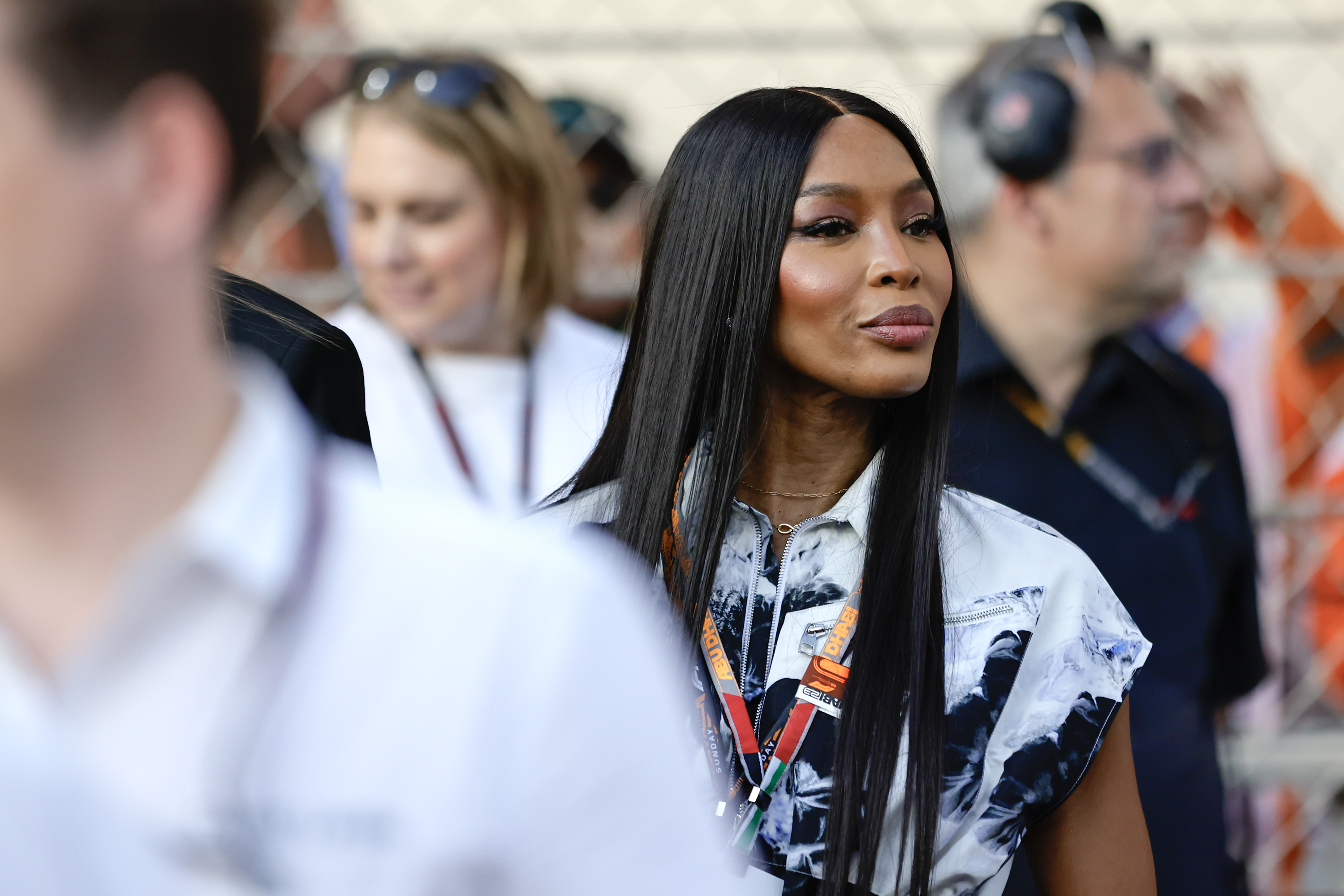Naomi Campbell Uses Blush To Contour Her Cheeks