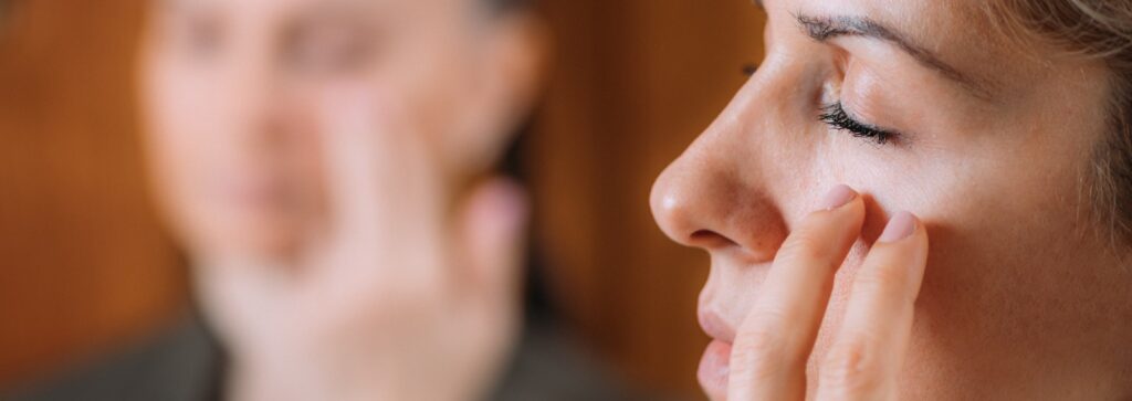 Tapping: The "Trick" to Reduce Anxiety in a Minute - Grazia USA