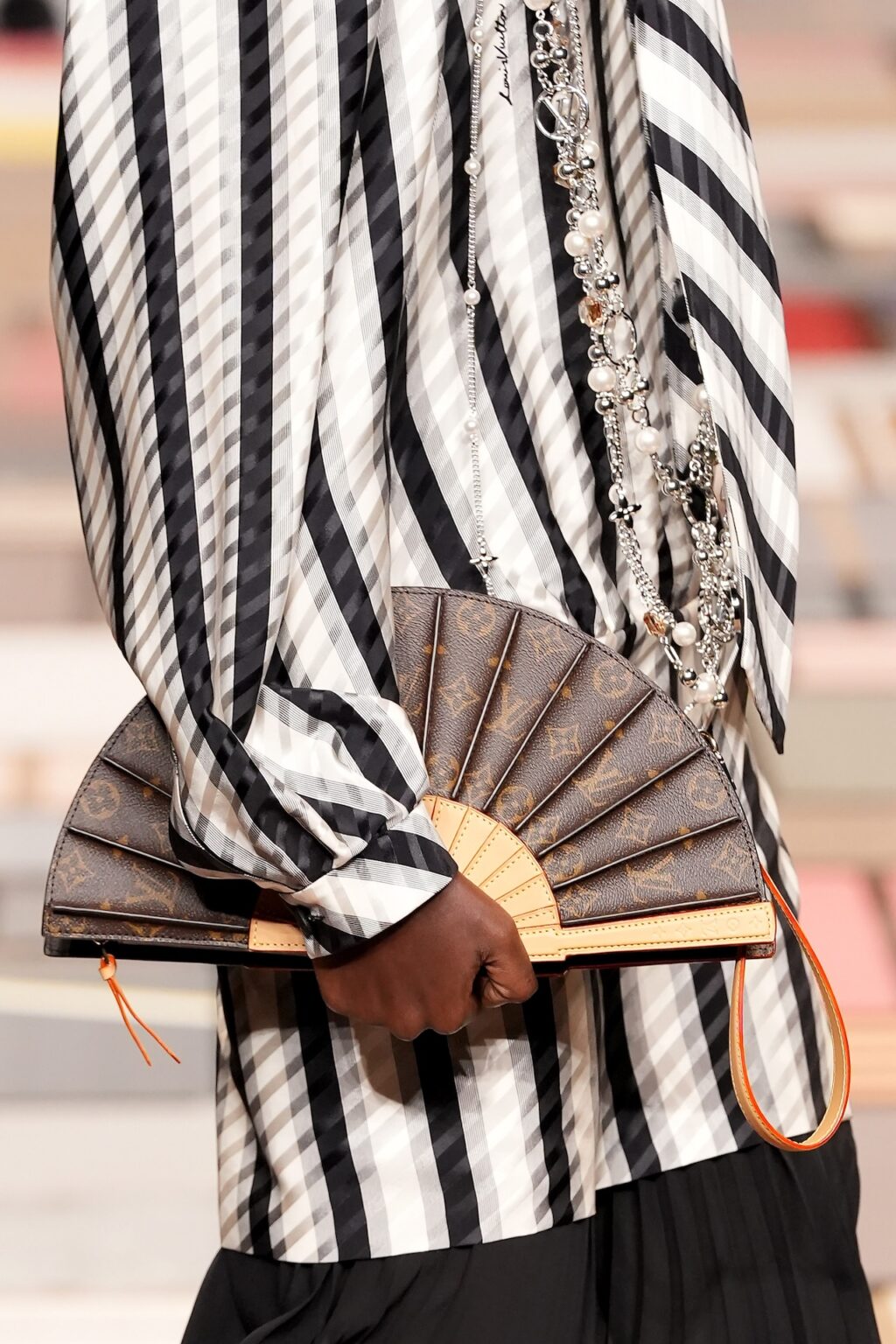 Handbag Trends: The Brands That Redefined SS25 Runways