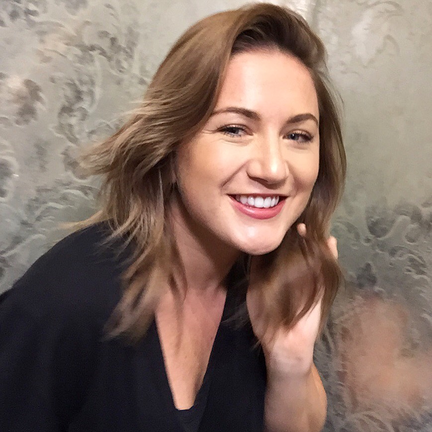 How to take a perfect beauty selfie shot showcasing your make-up look ...