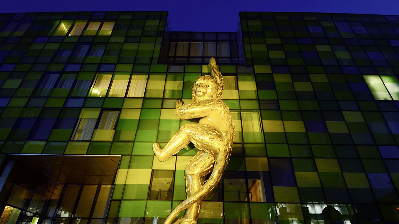 For artist Lisa Roet, science is golden - Grazia