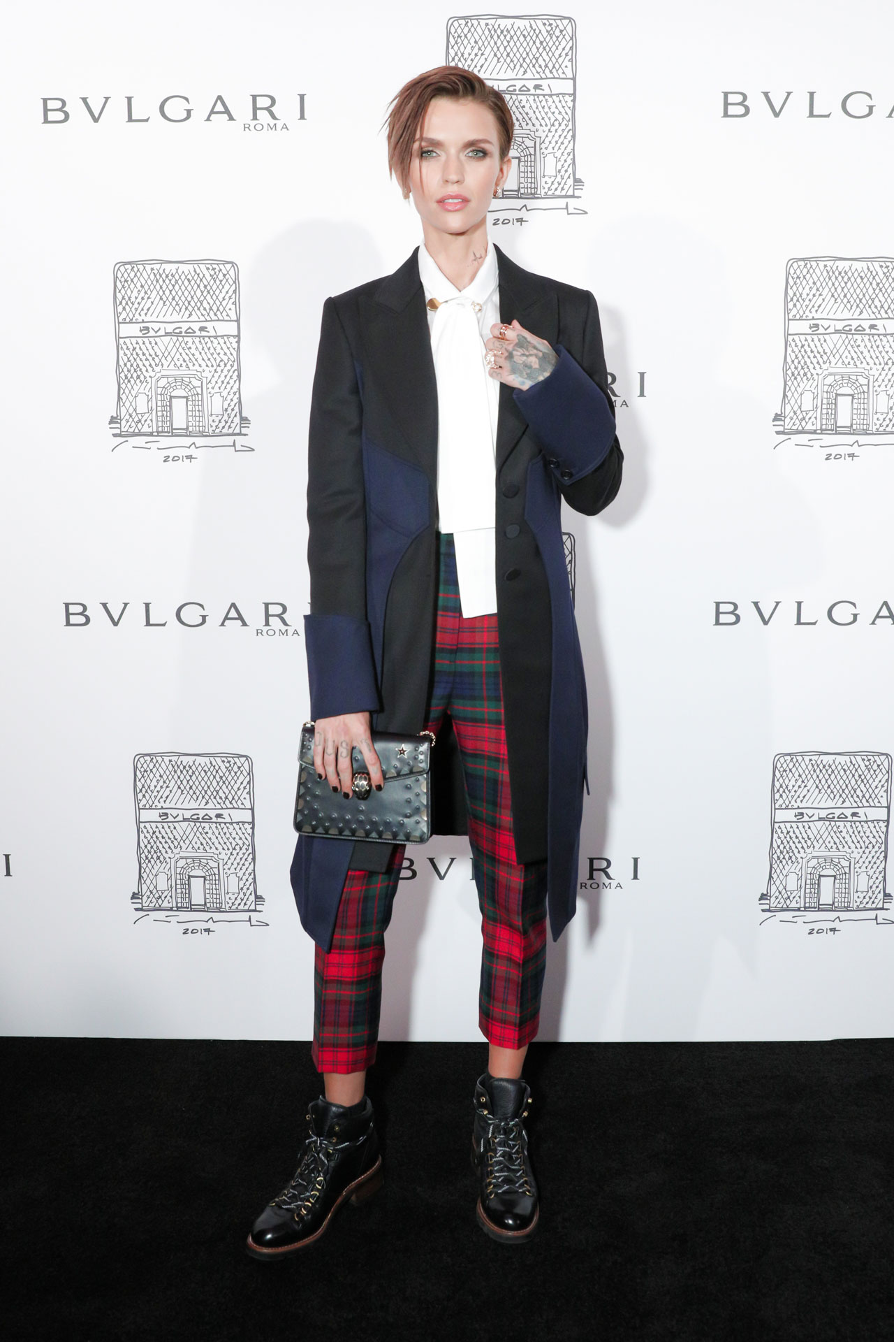 Lily Aldridge looks insanely expensive in this Aussie celeb designer’s ...