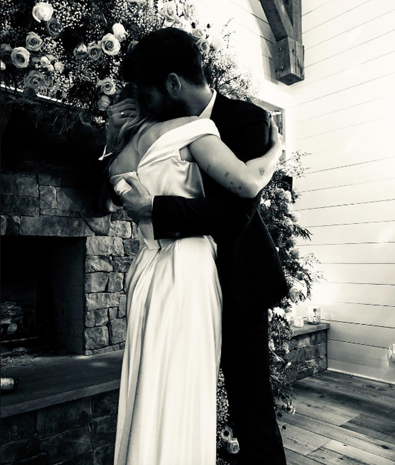 Miley-Cyrus-Liam-Hemsworth-Vivienne-Westwood-Wedding-Dress - Grazia