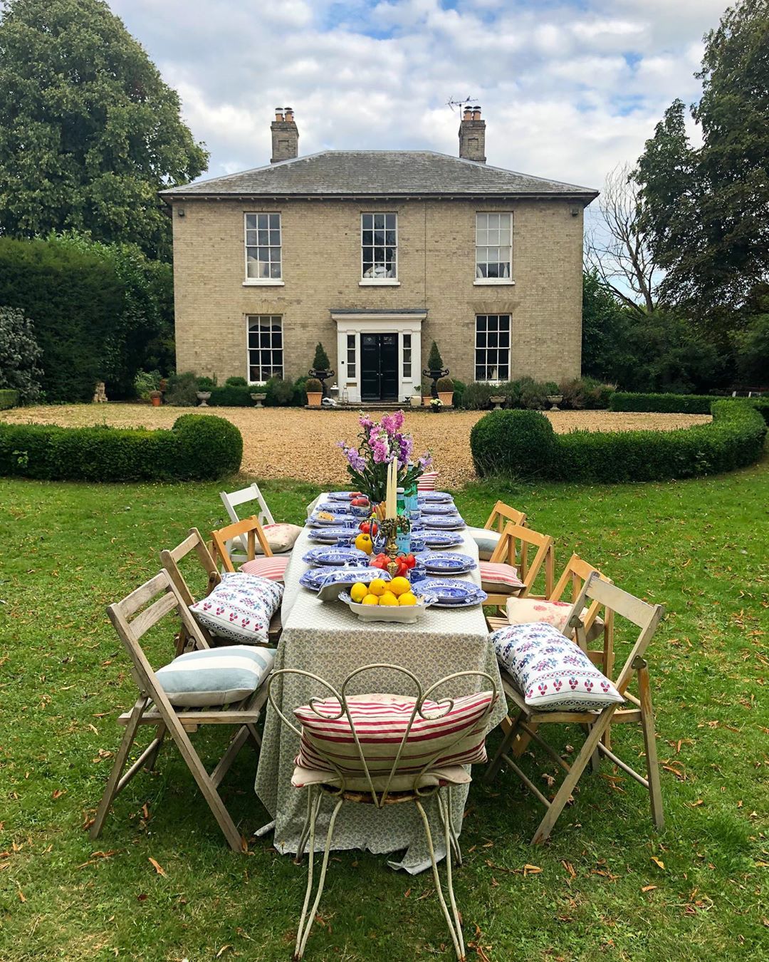 What Is Cottagecore And Why Is It Taking Over My Instagram?