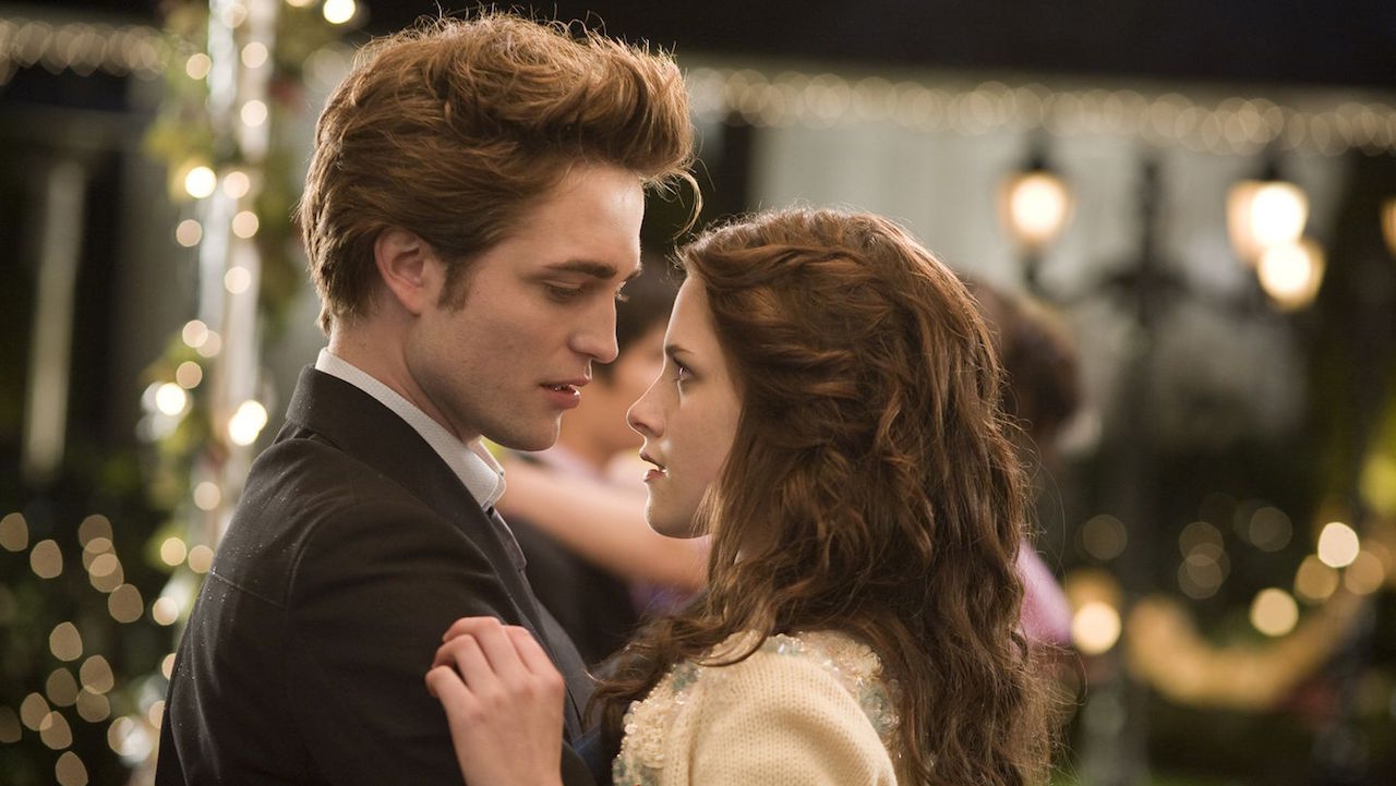 Twilight Author Stephanie Meyer Announces Midnight Sun Is Coming Back