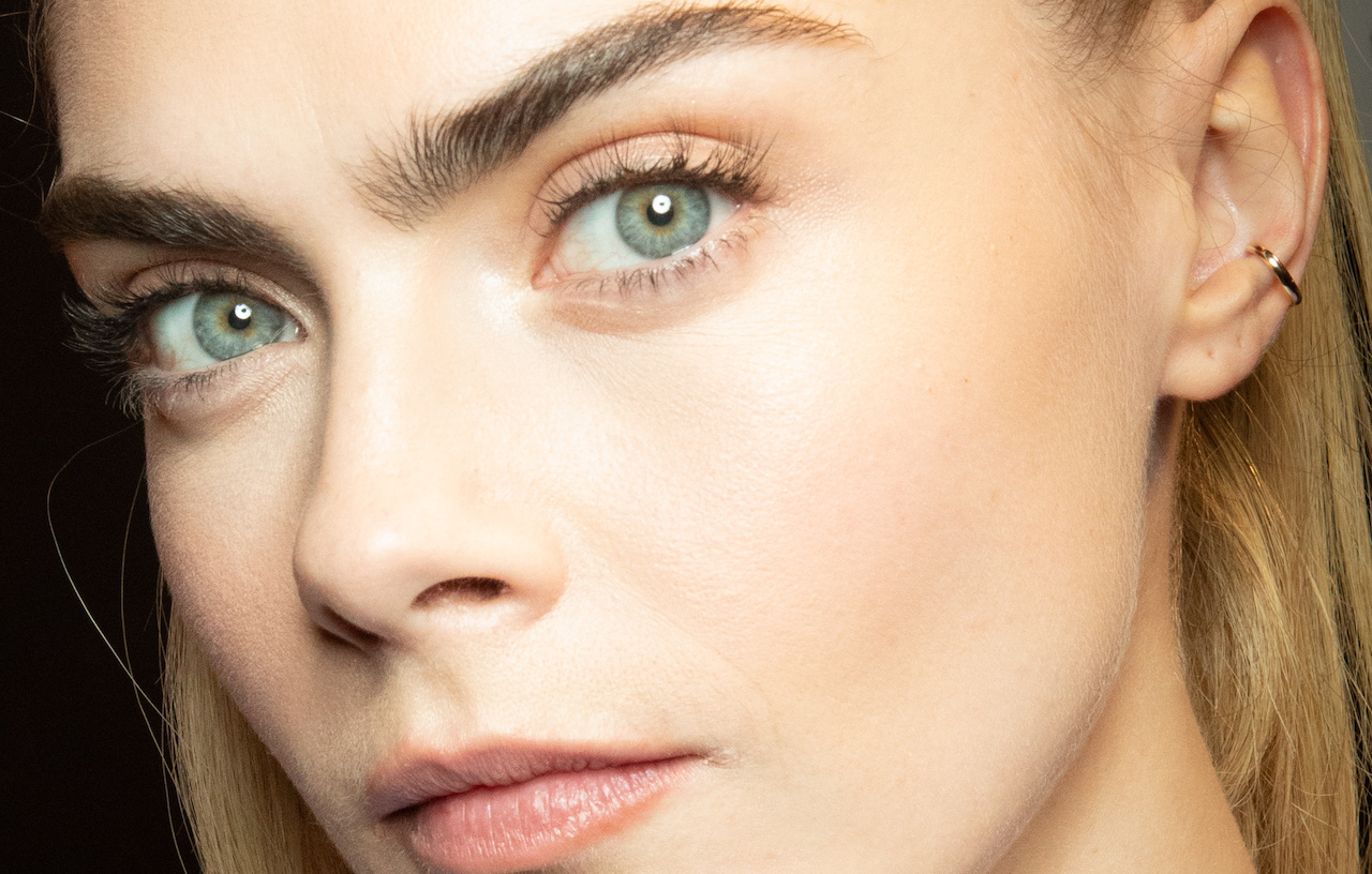 How To Tint Your Eyebrows At Home Using DIY Brow Tint