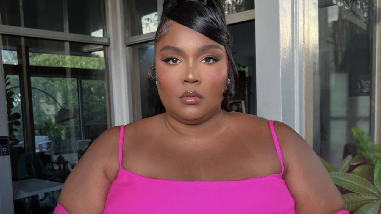 A Rapper In A Wrapper. Lizzo Has A Willy Wonka Moment In Moschino At ...