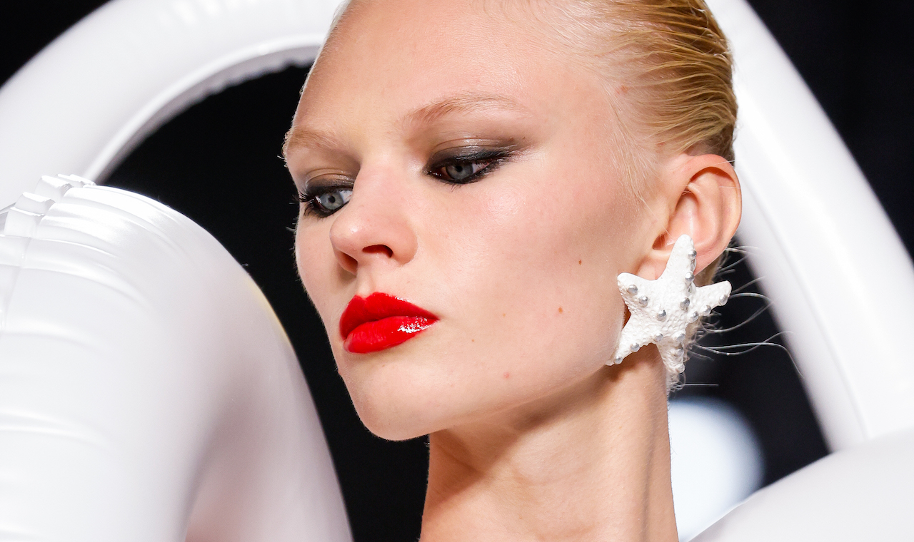 High Shine and High Impact Was The Makeup Mood at Moschino