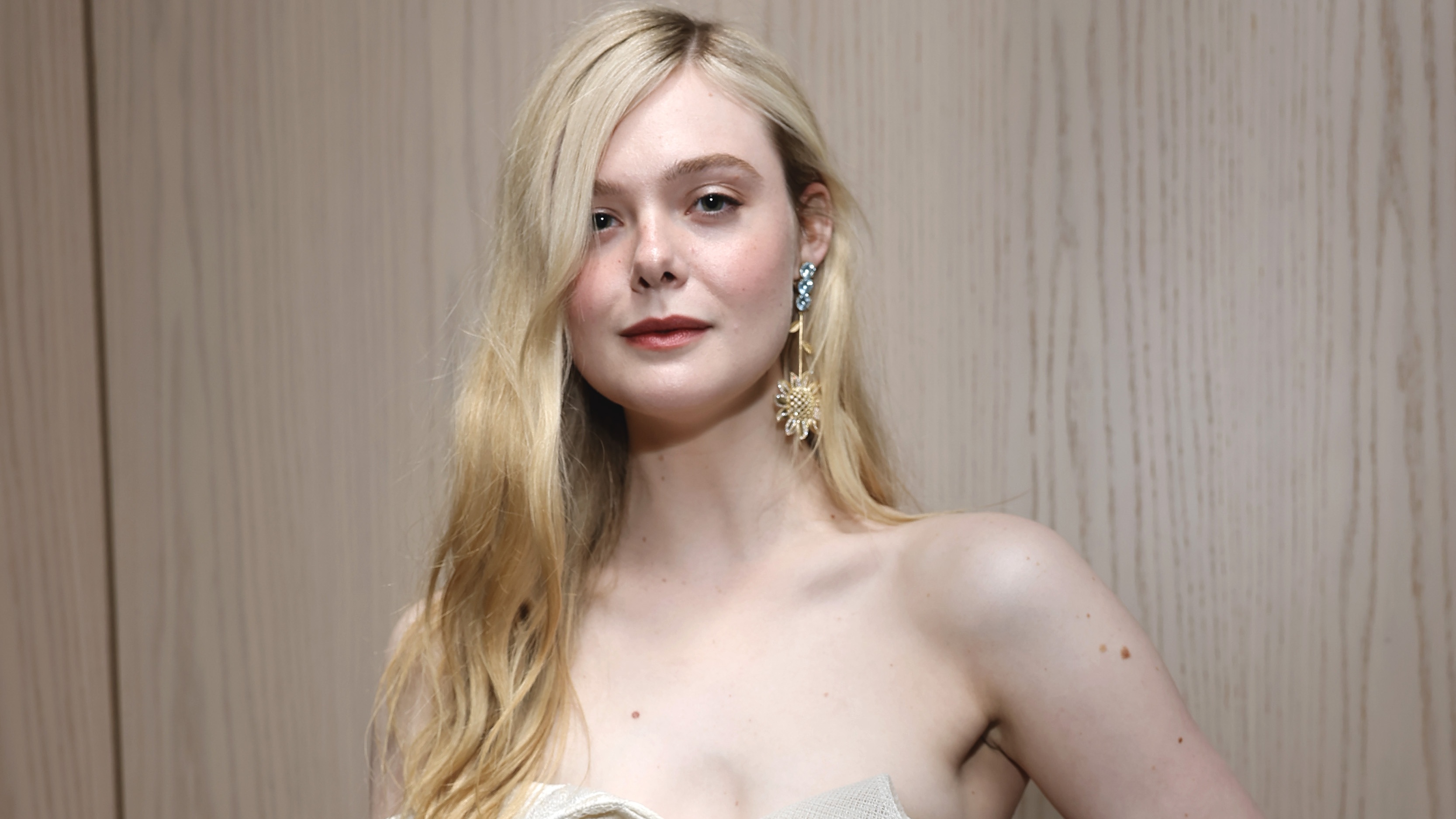 Elle Fanning Does McQueen At The 2023 Critics Choice Awards - Grazia