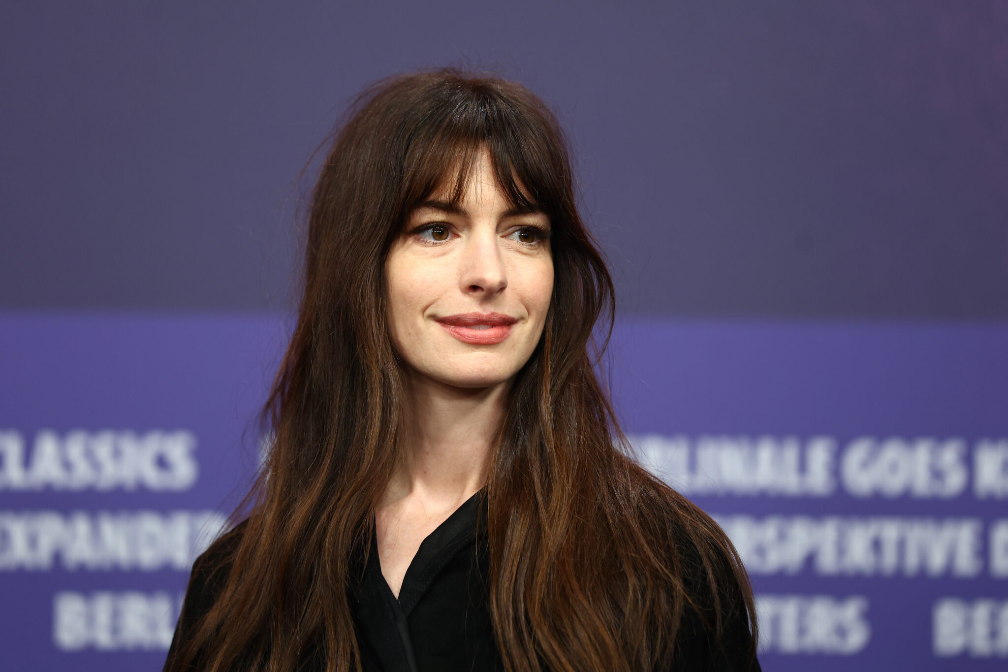 Anne Hathaway Apologises For 'Rude' Viral Interview