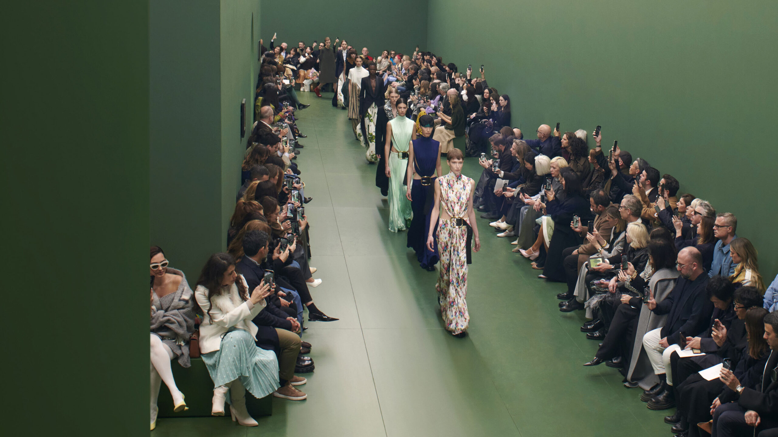 LOEWE_FW24_WW_SHOW_FINALE_RGB_CROPPED_16x9_1 - Grazia