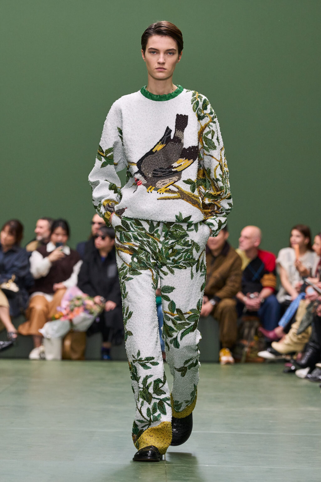 LOEWE_FW24_WW_SHOW_RUNWAY_LOOK_10_FRONT_RGB_CROPPED_2X3 - Grazia