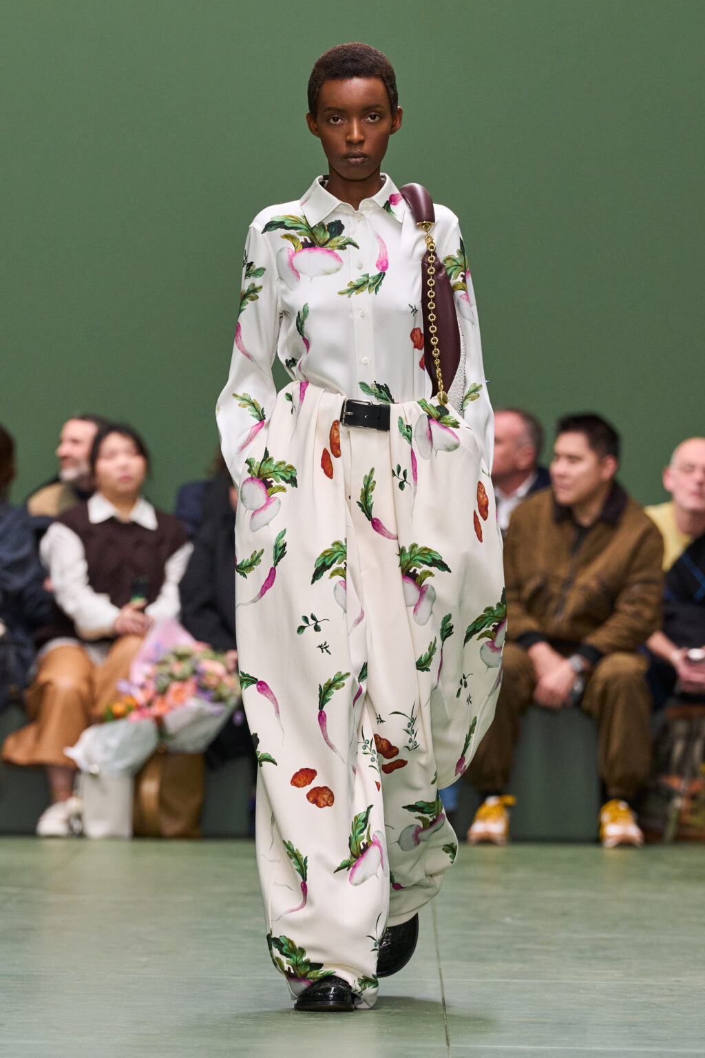 LOEWE_FW24_WW_SHOW_RUNWAY_LOOK_14_FRONT_RGB_CROPPED_2X3 - Grazia