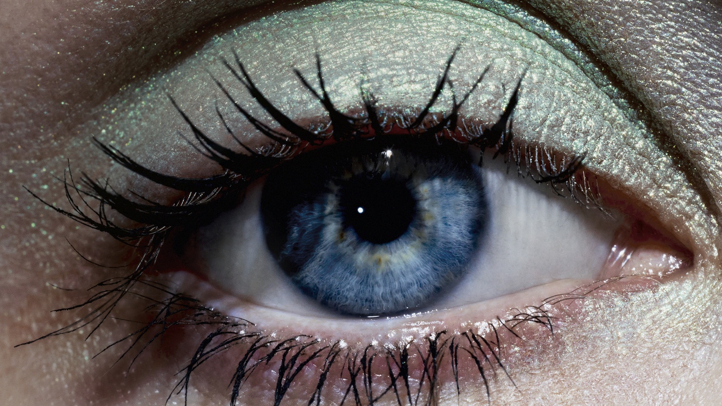 chanel_ombre-essentielle-24_p1_hd_jade_pr_rgb-HD Cropped - Grazia