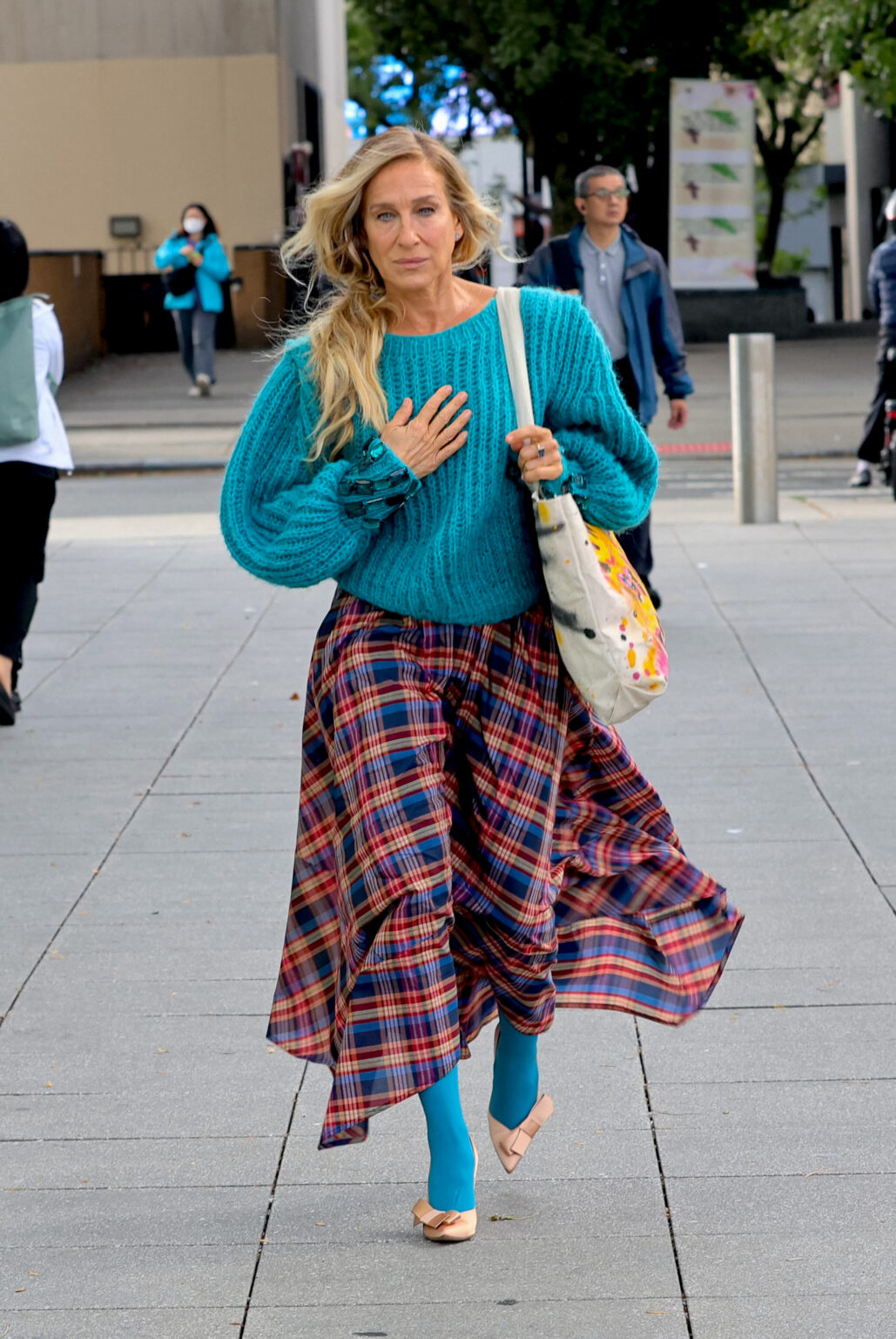 What Sarah Jessica Parker & Cast Are Wearing In AJLT Season 3