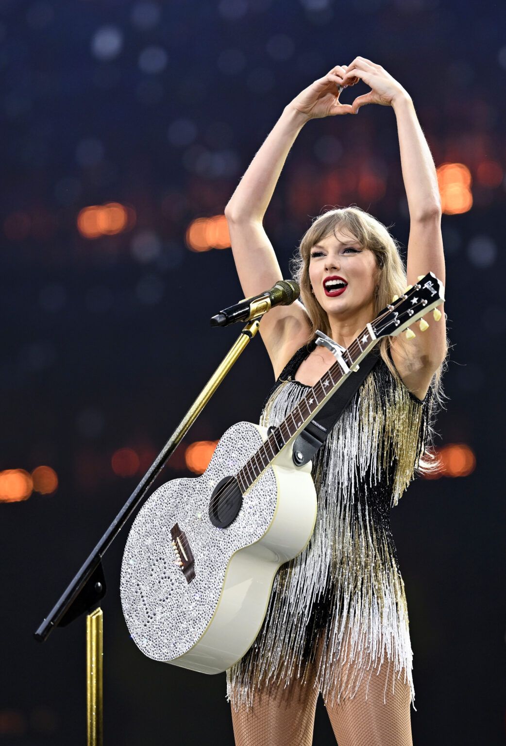 Explaining The Travis Kelce & Taylor Swift Breakup Contract